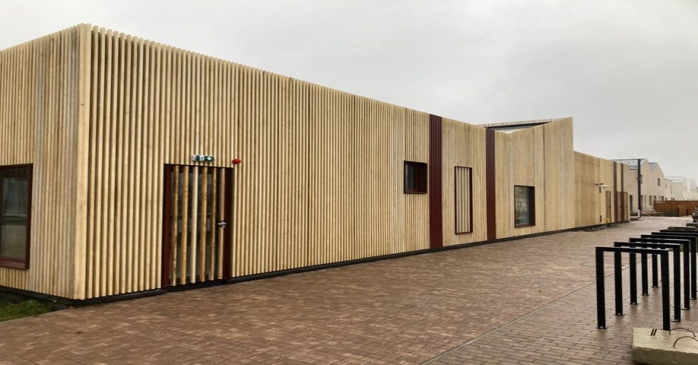 Placare fatada Gradinita cu panouri prefabricate din lemn Accoya - Tecade